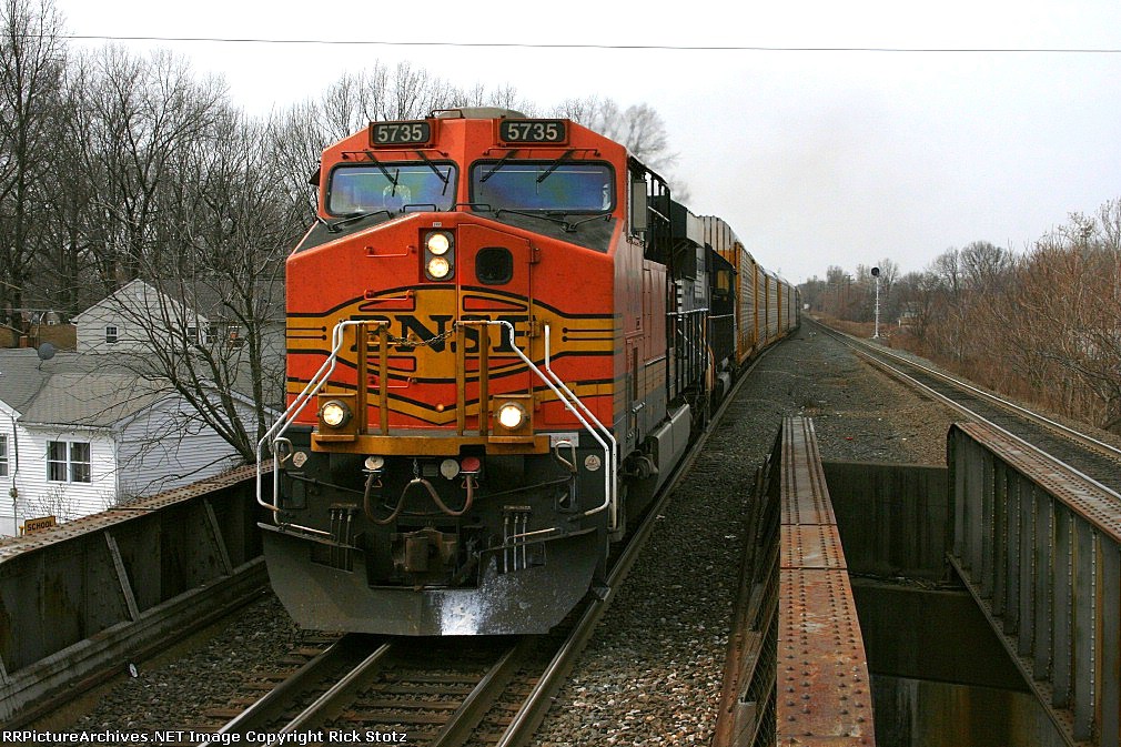BNSF 5735